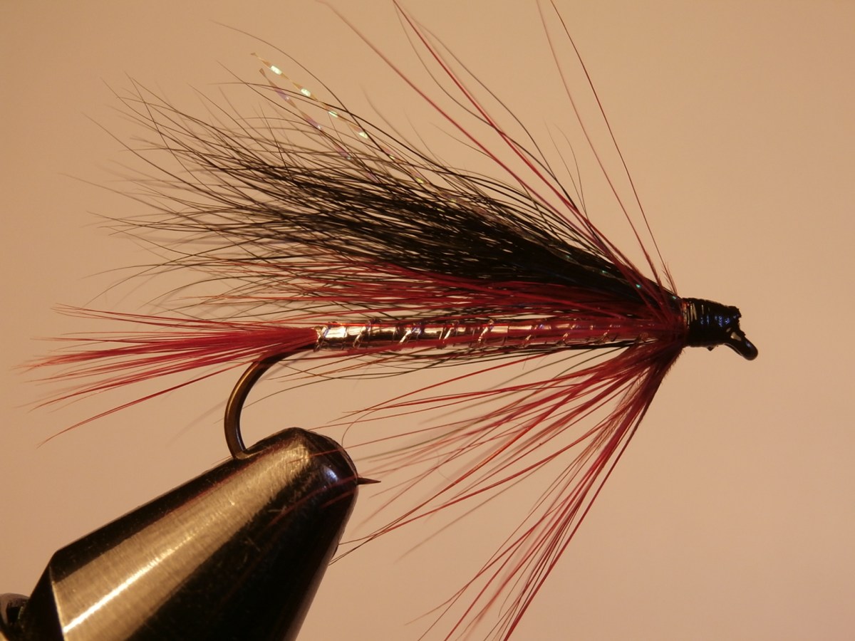 Fly tying season – Claretbumbler