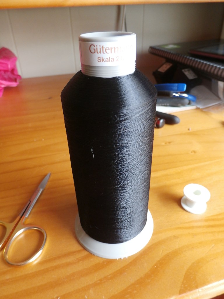 Sooty Olive – Claretbumbler